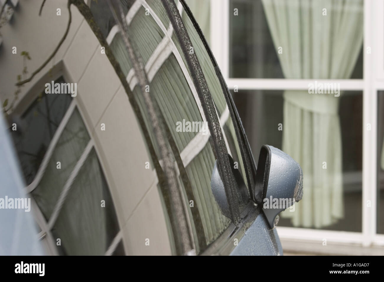 Green tinted windows hi-res stock photography and images - Alamy