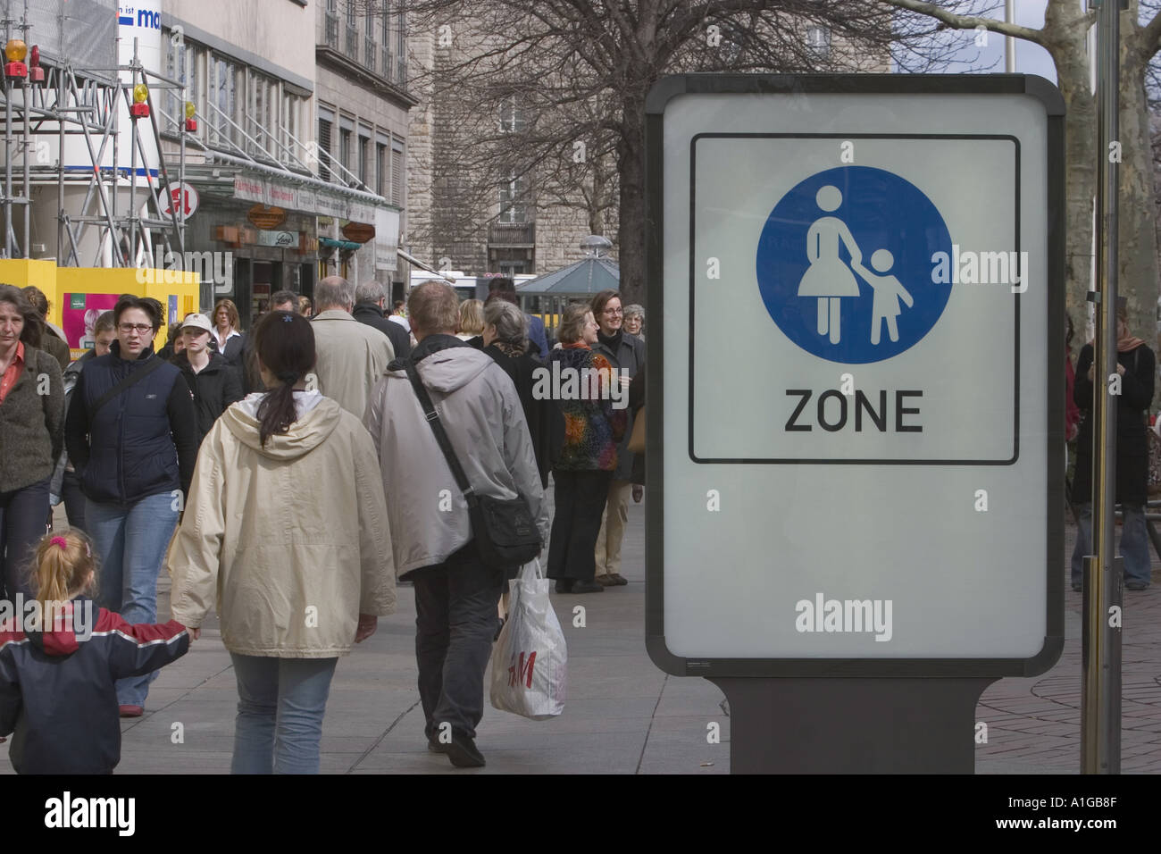 School zone sign board hi-res stock photography and images - Alamy