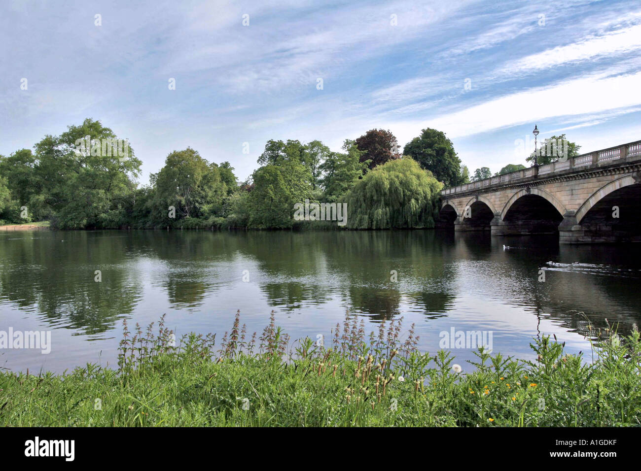 Serpentine bridge hyde park hi-res stock photography and images - Alamy