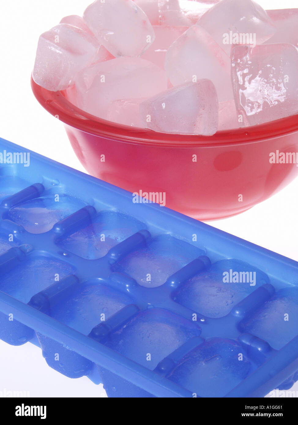 Ice cubes melting bowl hi-res stock photography and images - Alamy