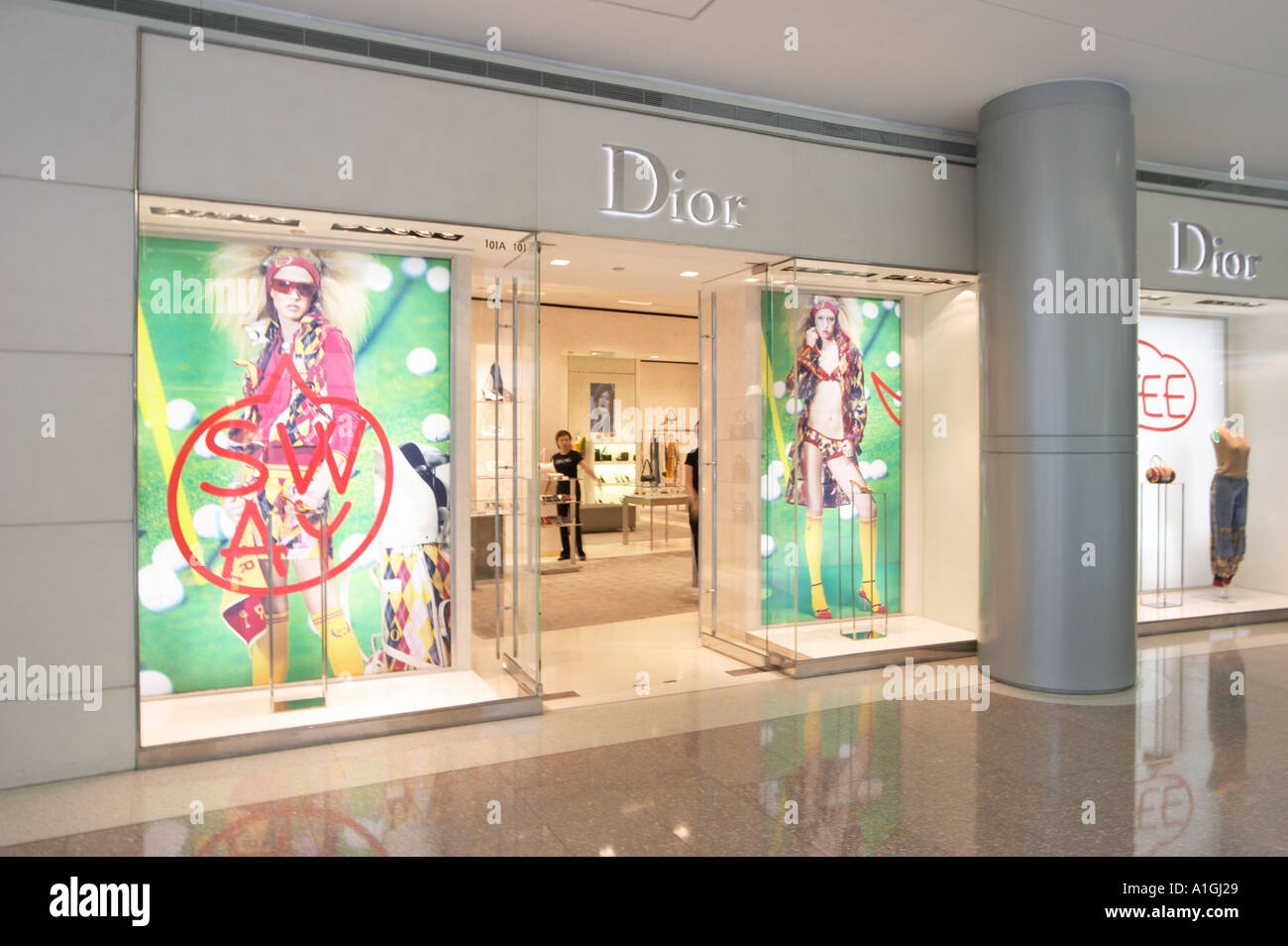 China fashion dior hi-res stock photography and images - Alamy