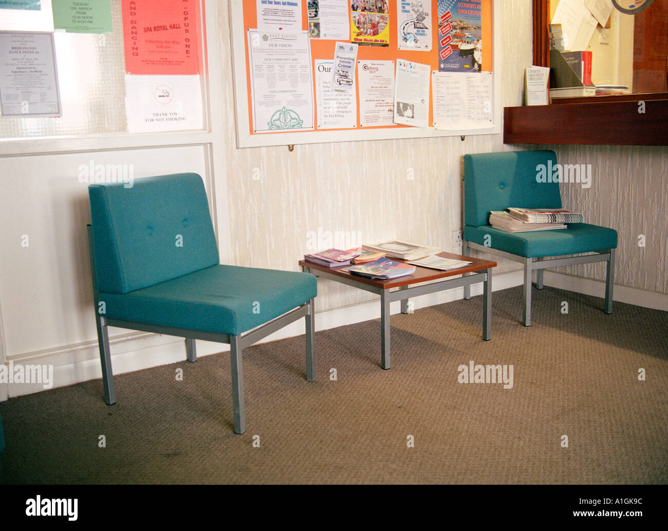 Two waiting room chairs in office reception Stock Photo - Alamy