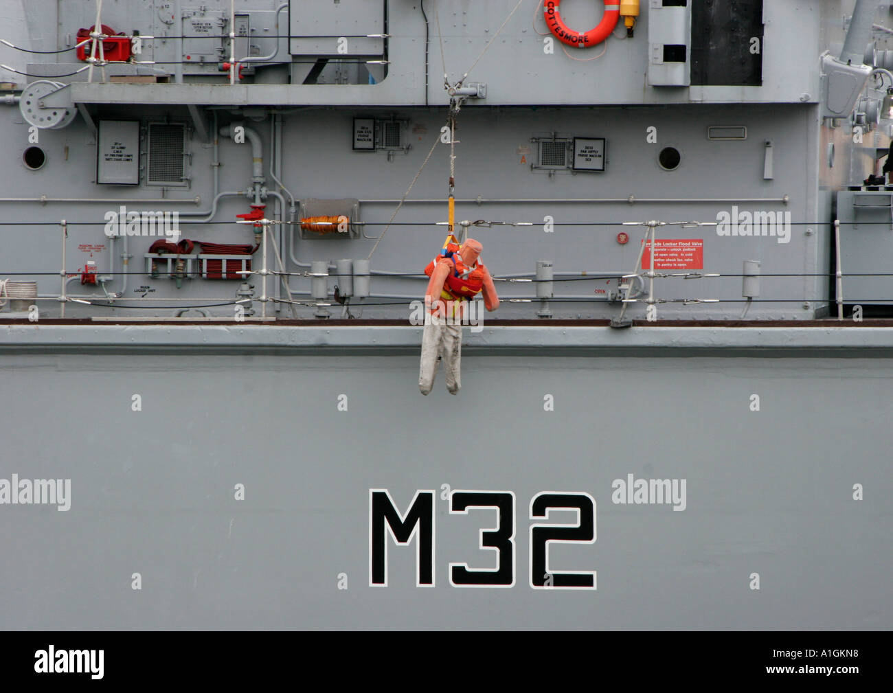 HMS Cottesmore - Hunt class minesweeper in Bristol Docks Stock Photo ...