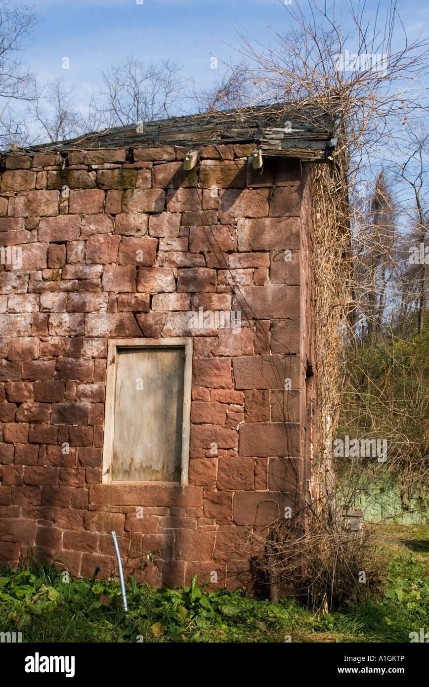 Stone age cave shelter hi-res stock photography and images - Alamy