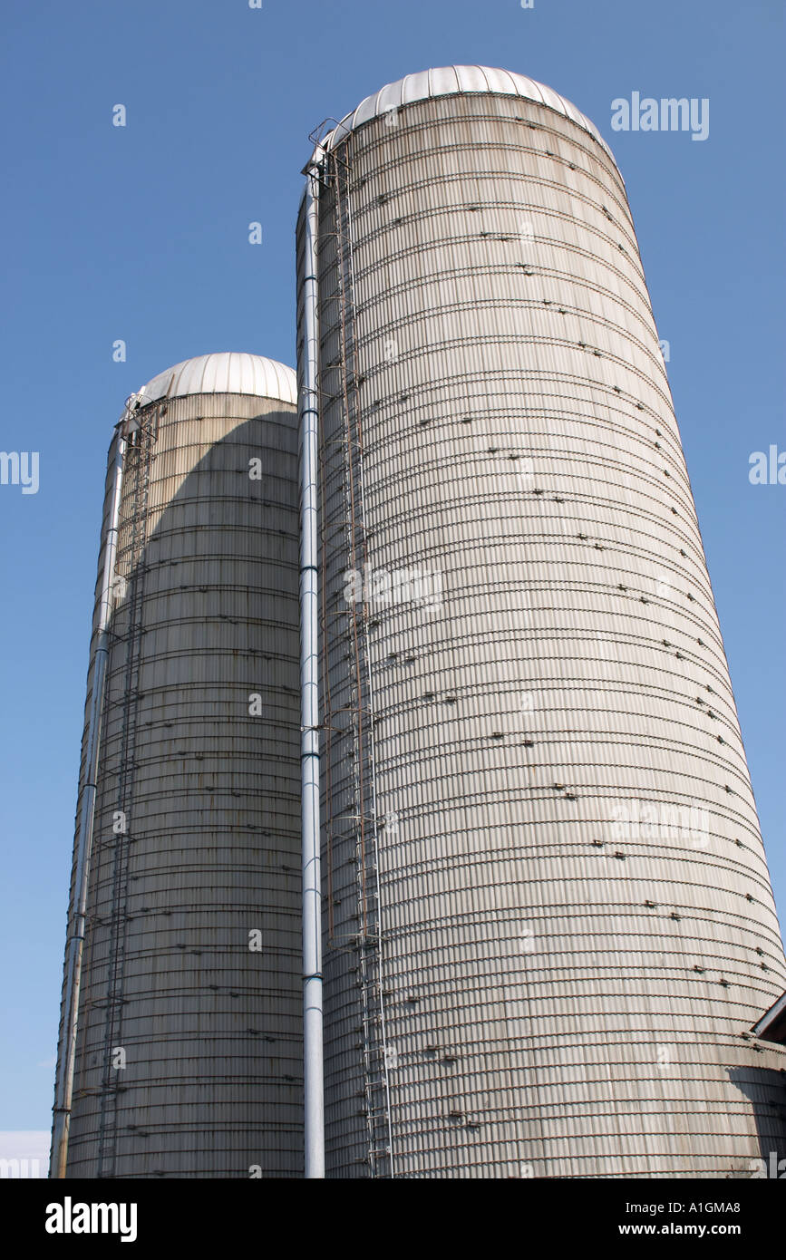 Grey sky and silos hi-res stock photography and images - Alamy