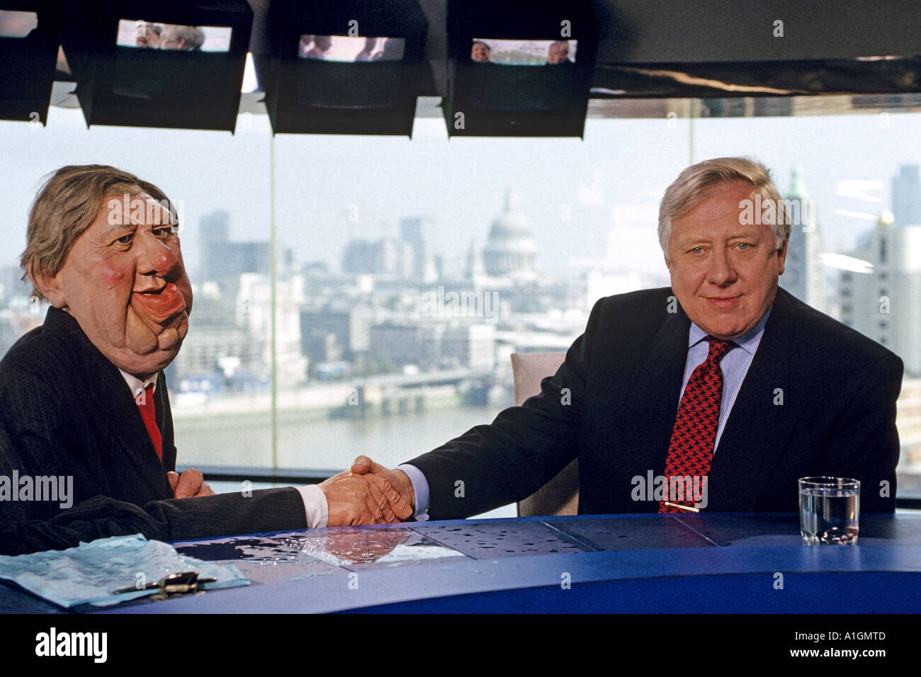Roy Hattersley meets his Spitting Image puppet PER0112 Stock Photo - Alamy