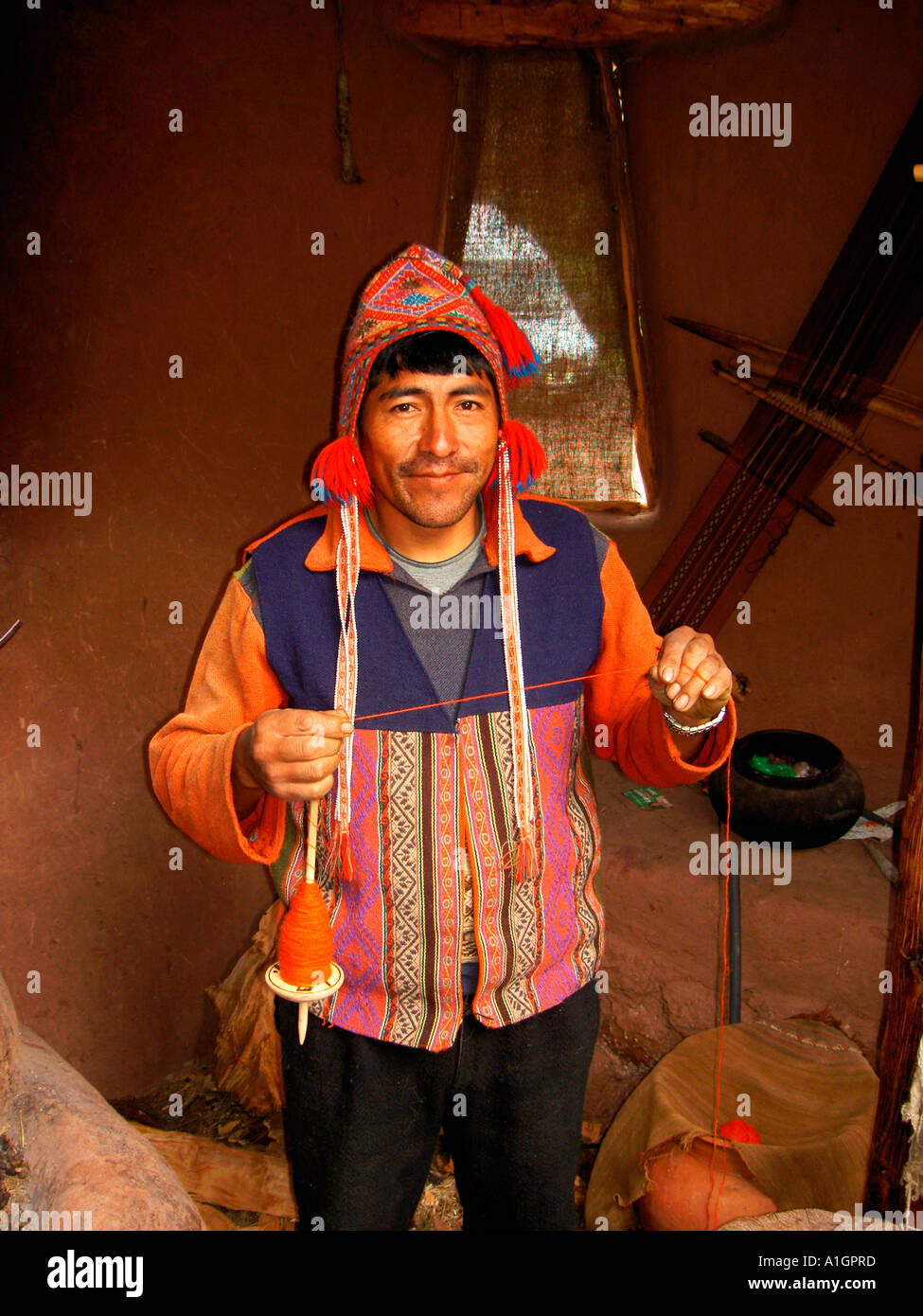 Native Peruvian Indian man spinning wool Stock Photo - Alamy
