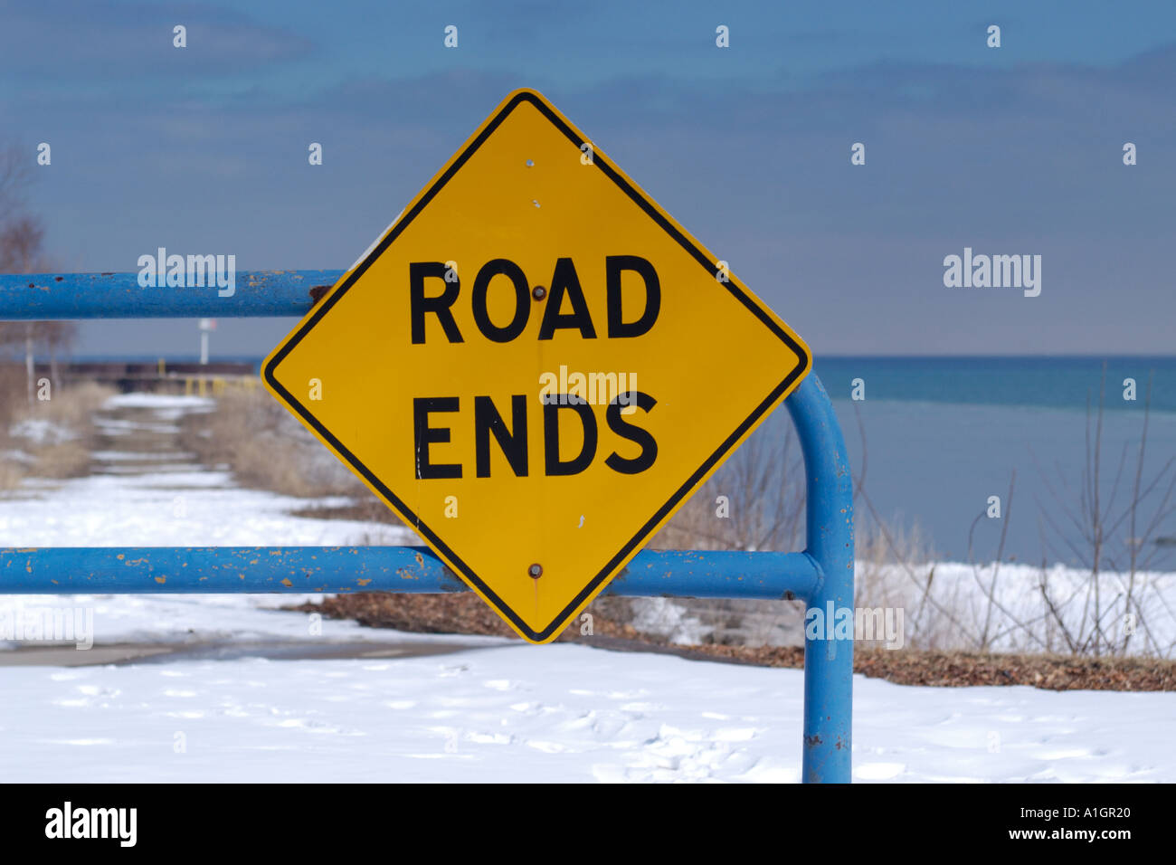 Road Ends sign in Winter with Lake Huron in background Stock Photo - Alamy