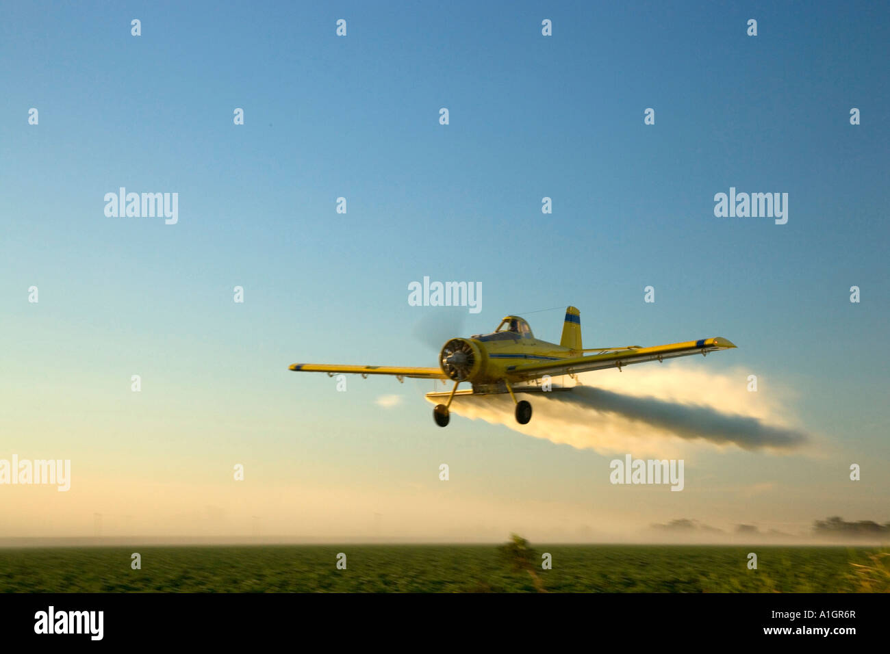 Crop dusting aircraft spraying hi-res stock photography and images - Alamy