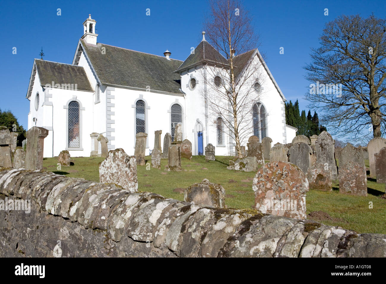 White church in scotland hi-res stock photography and images - Alamy