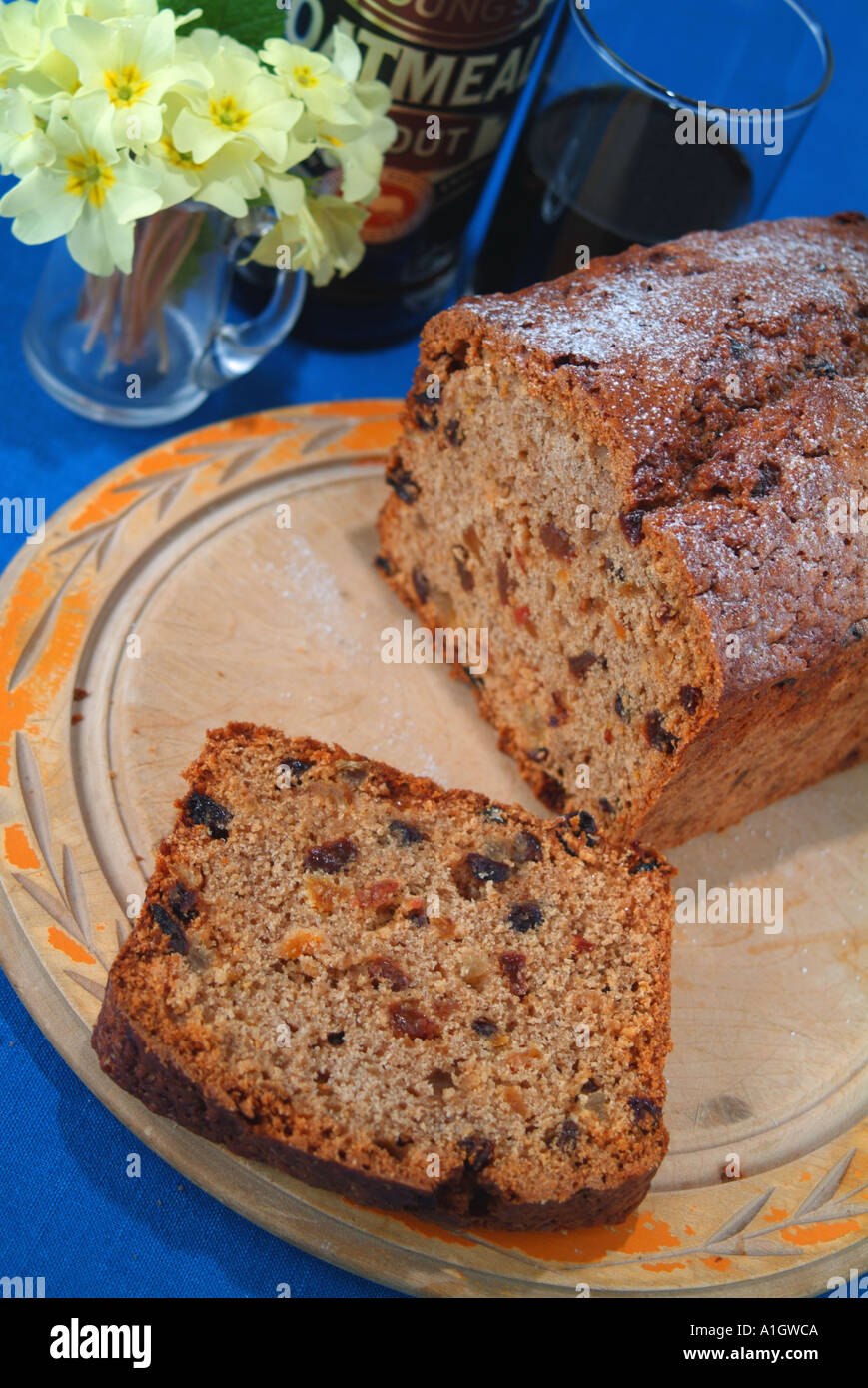 Traditional English ale cake and slice Stock Photo - Alamy