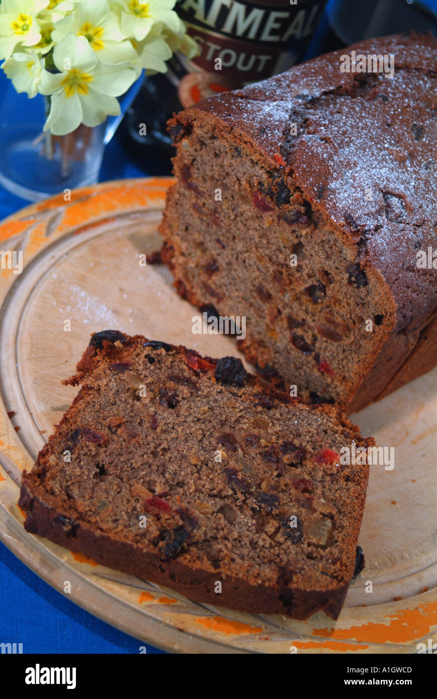 Gluten free English ale cake and slice Stock Photo - Alamy