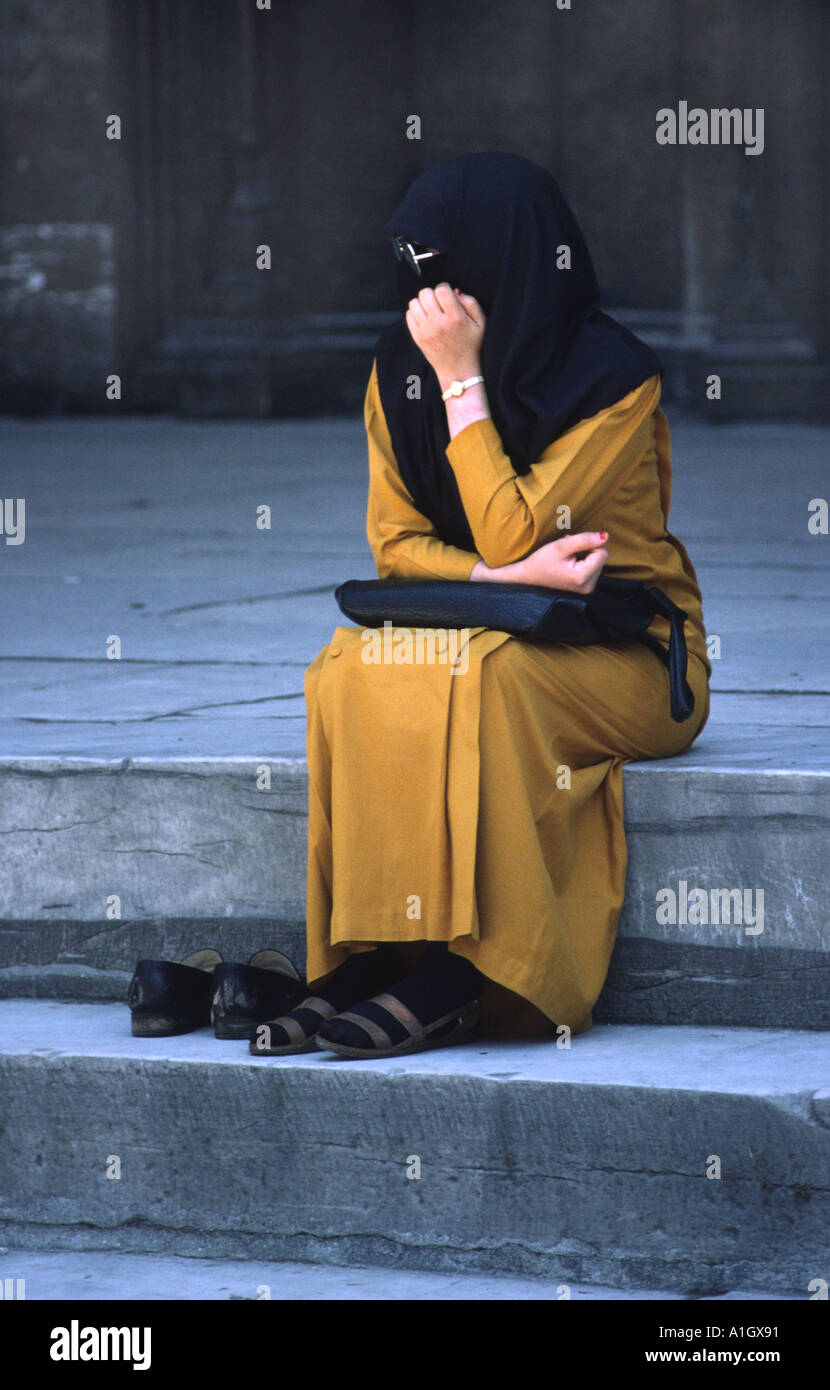 Female muslim in istanbul hi-res stock photography and images - Alamy