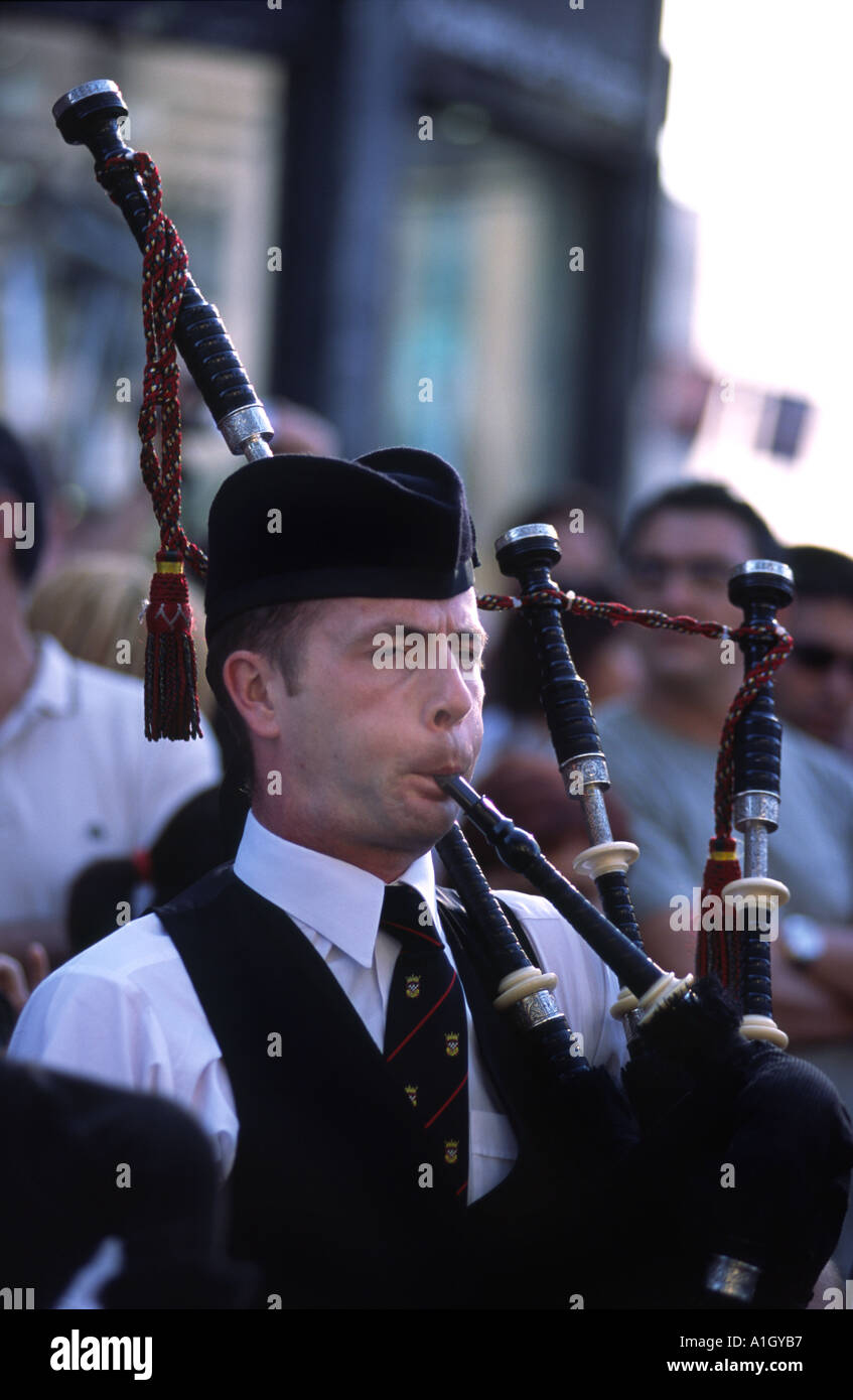 Scottish Bag piper Stock Photo - Alamy