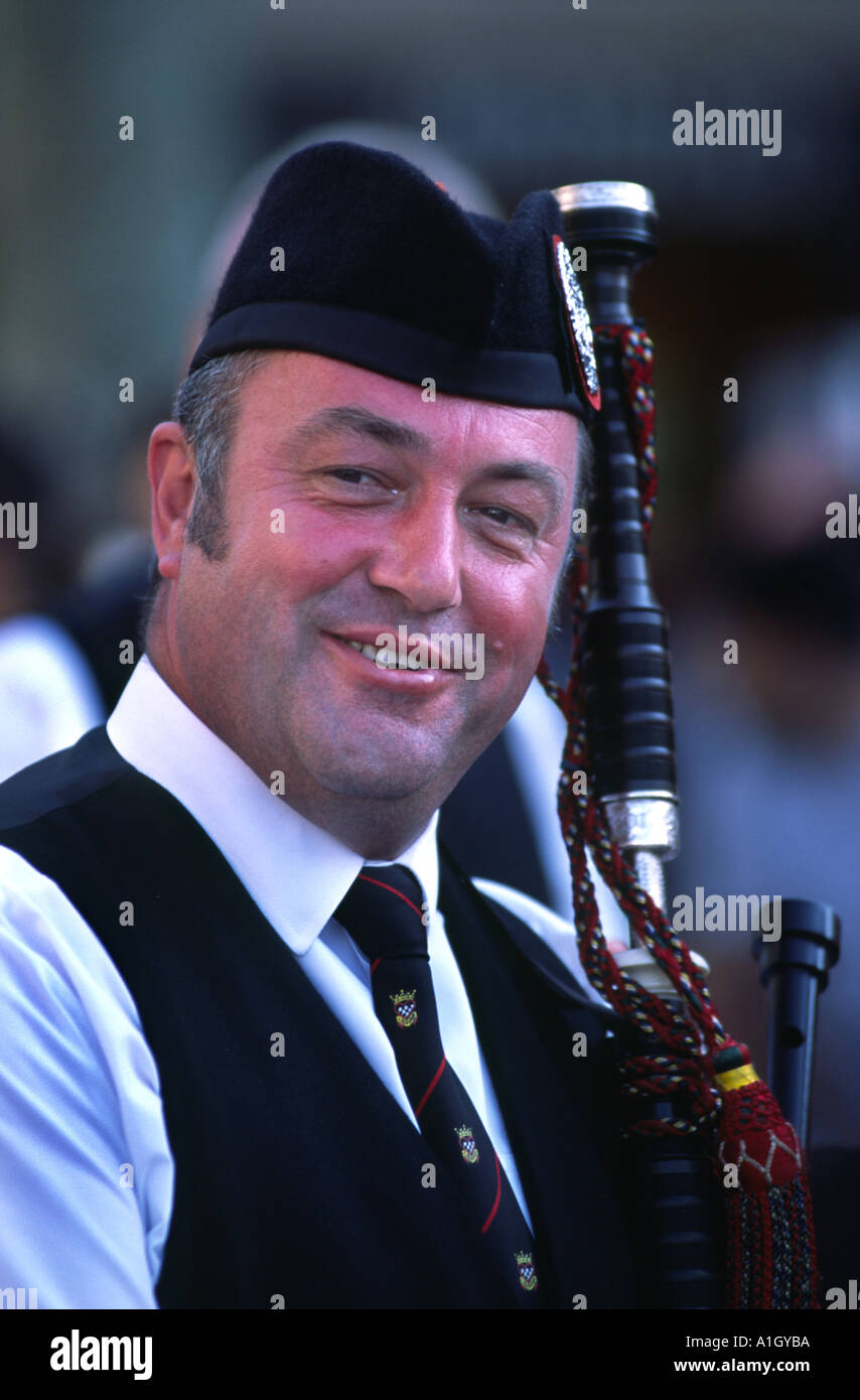 Scottish Bag piper Stock Photo - Alamy