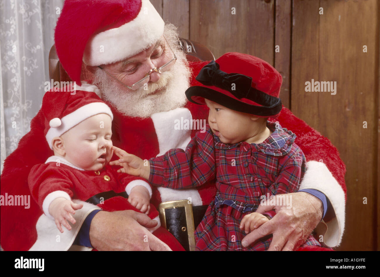 Santa claus and children hi-res stock photography and images - Alamy