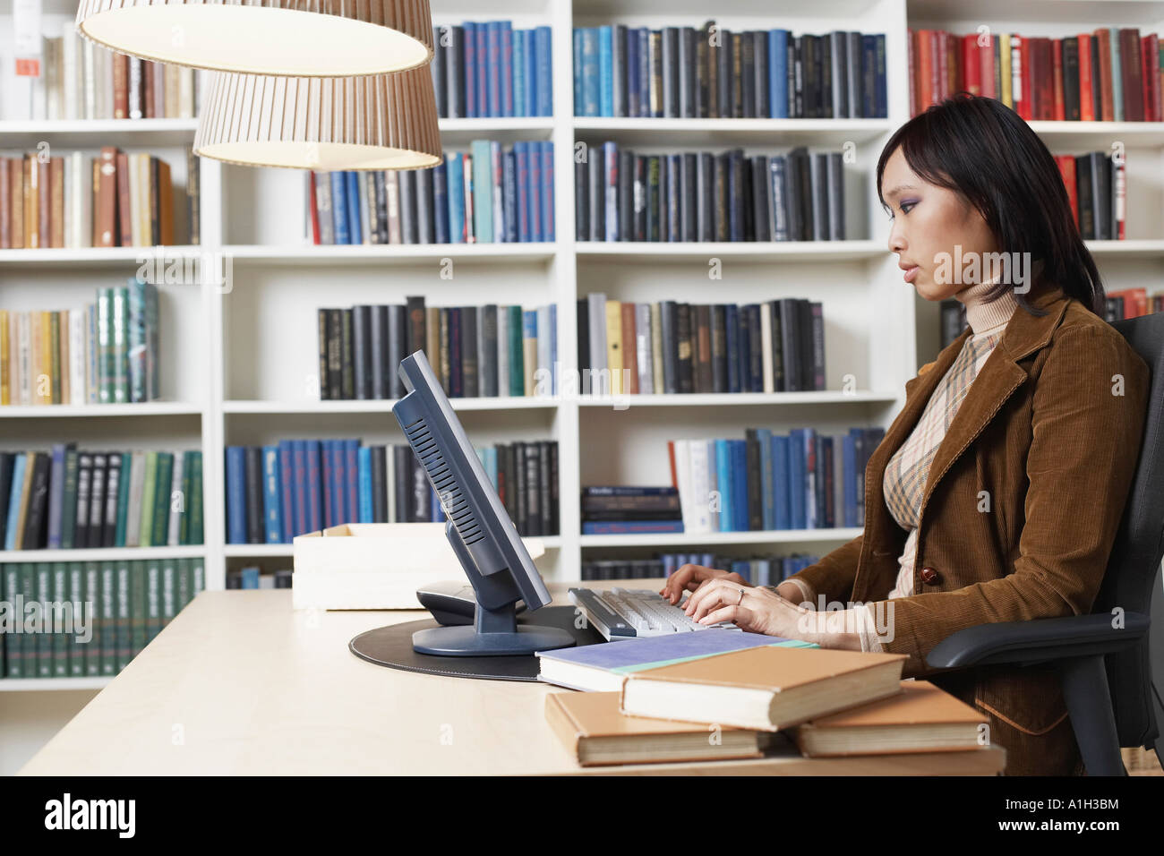 Side profile of a businesswoman using a computer Stock Photo - Alamy