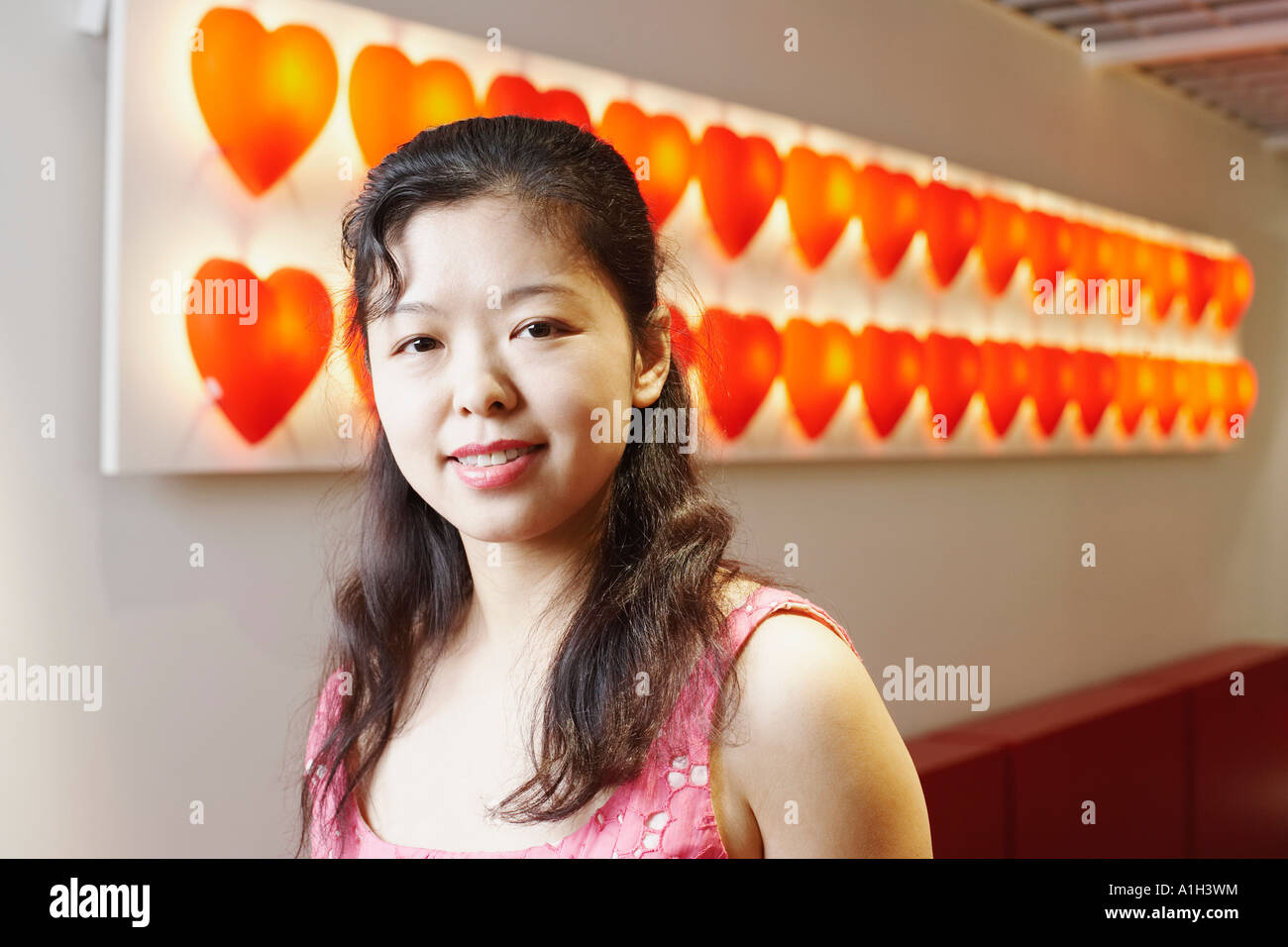 Portrait of a young woman smiling Stock Photo - Alamy