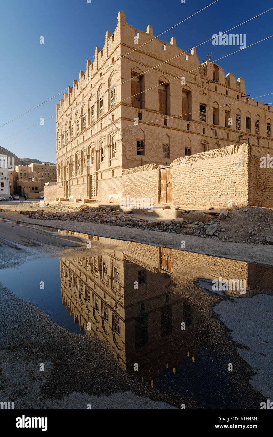 Al Kaff Palace holy city of Tarim Wadi Hadramaut Yemen Stock Photo - Alamy