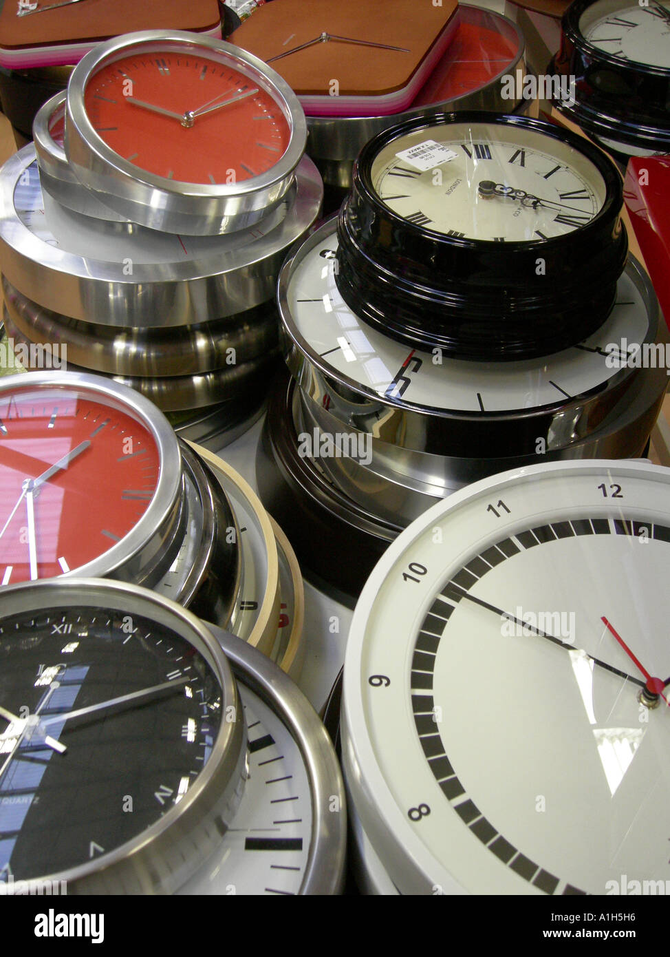Standard clocks hi-res stock photography and images - Alamy
