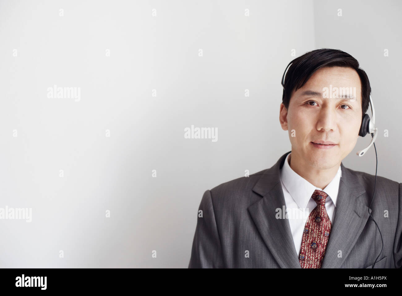 Portrait of a customer service representative wearing a headset Stock ...