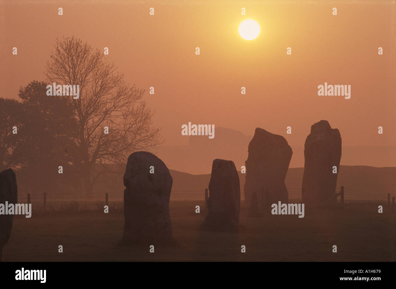 Megalithic culture and avebury stone circle hi-res stock photography ...