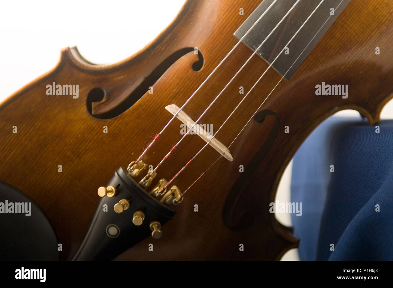 Piece for violin hi-res stock photography and images - Alamy