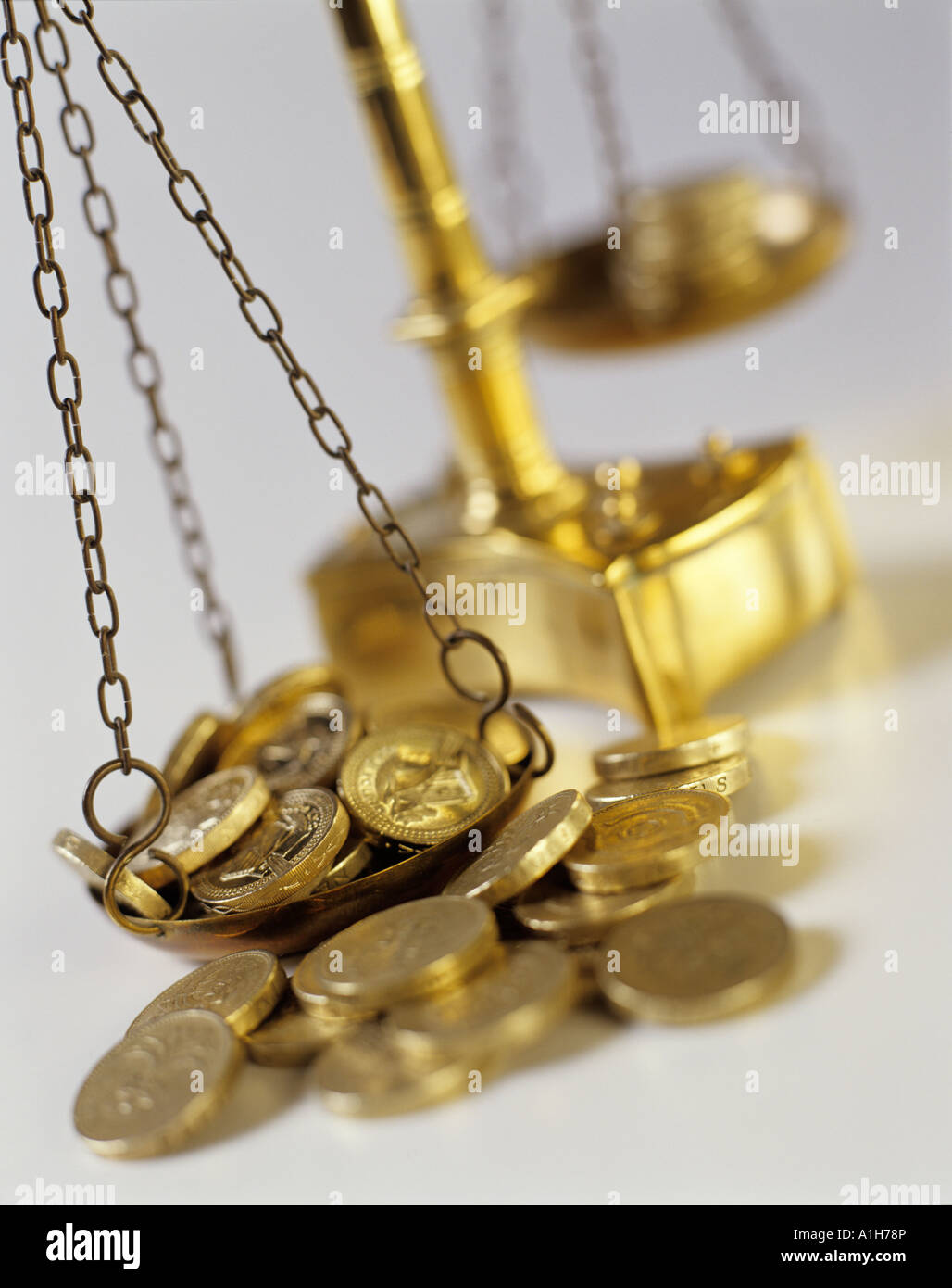 Tipping the scales hi-res stock photography and images - Alamy