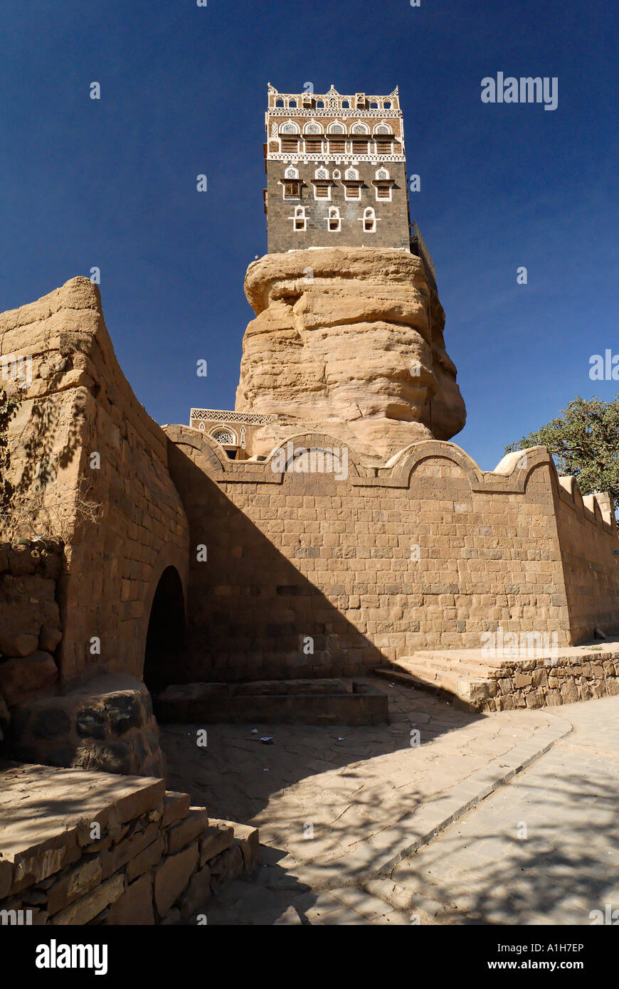 Dar al Hadschar palace of iman Yachya at Wadi Darr Dhar Yemen Stock ...