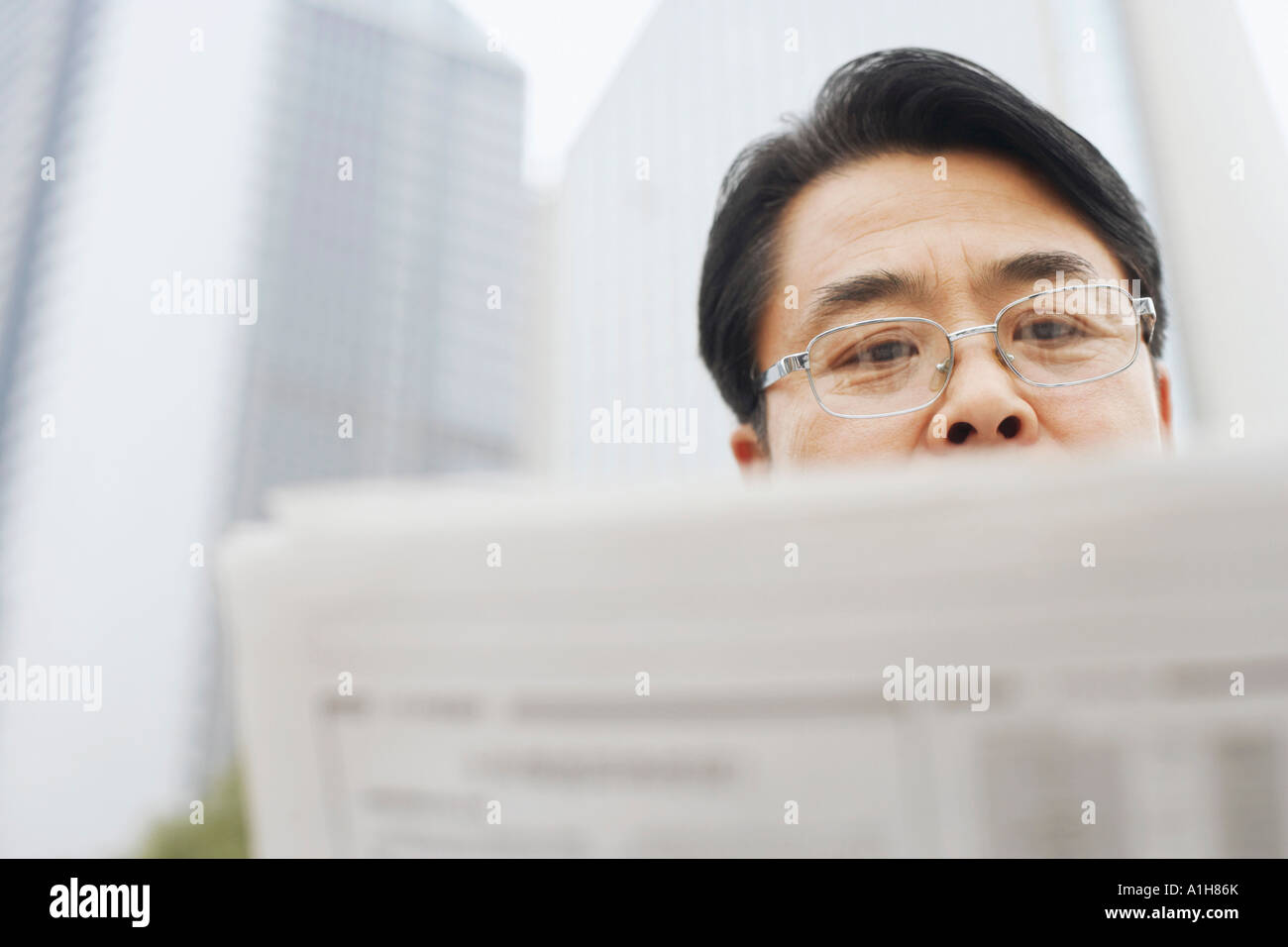 Chinese man reading a paper hi-res stock photography and images - Alamy