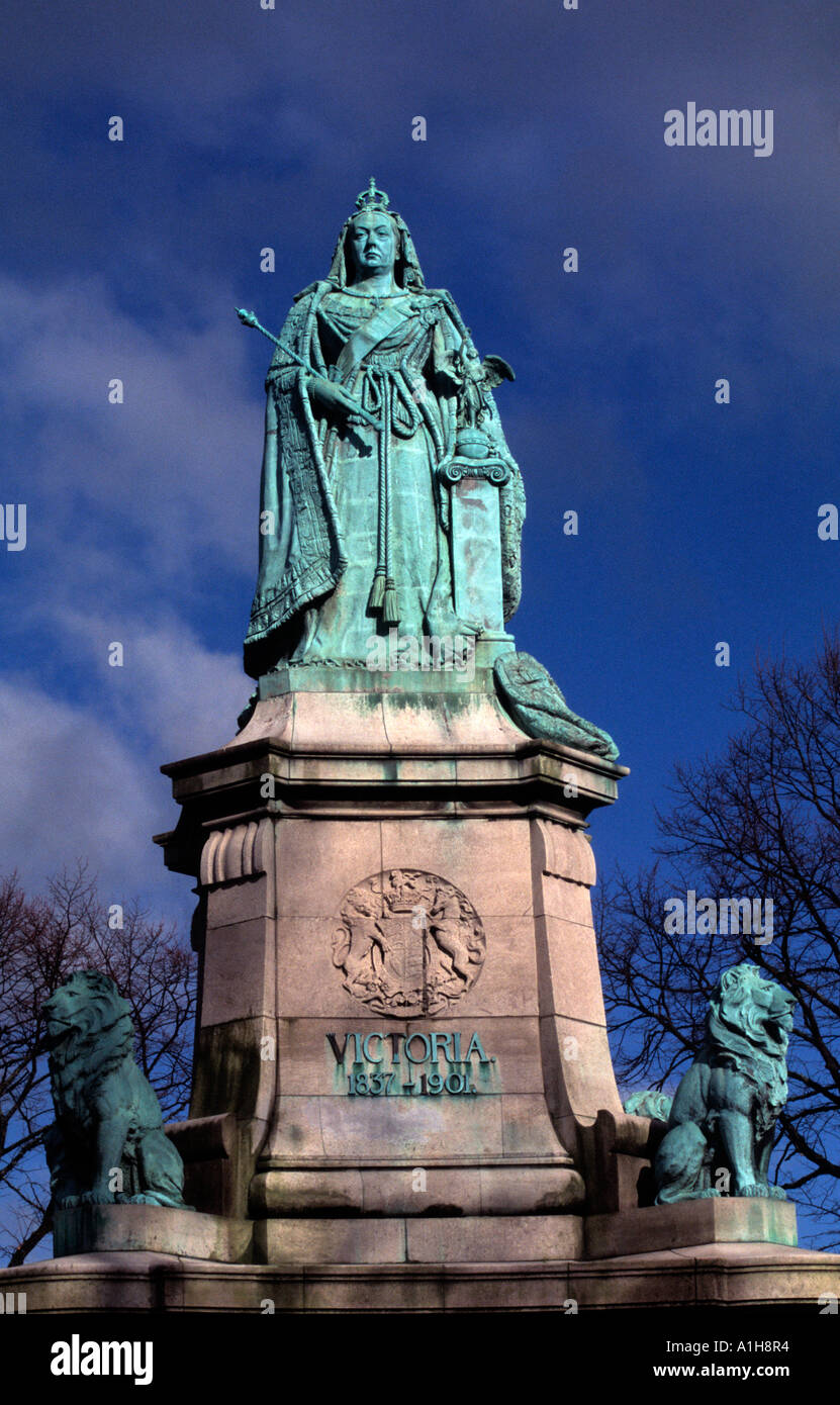 Statue of Queen Victoria Lancaster uk Stock Photo - Alamy
