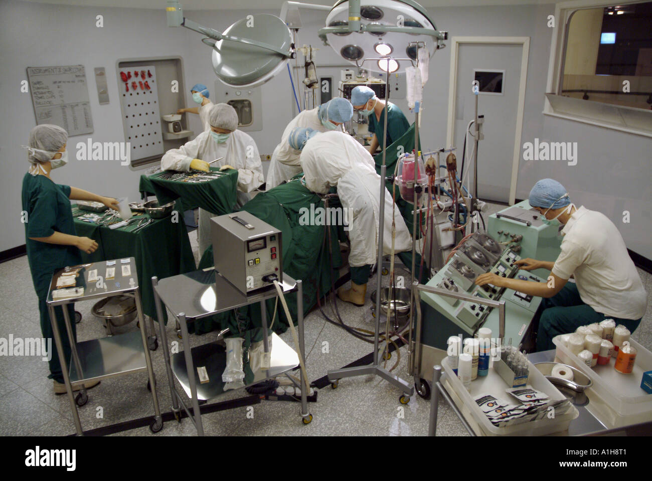 SURGICAL OPERATION ROOM Stock Photo - Alamy