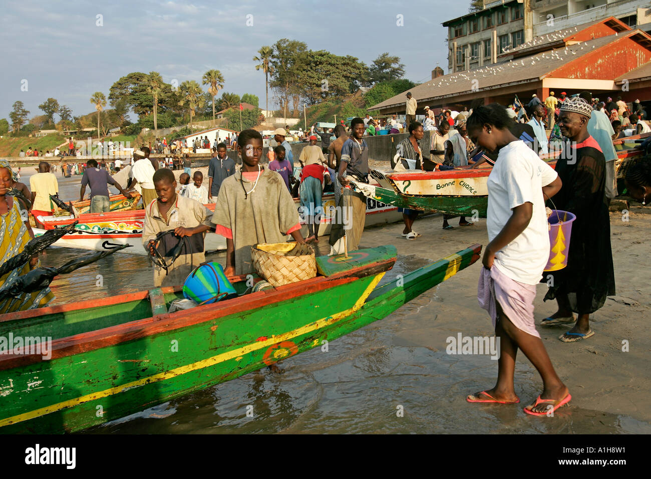Fishing boats return to jetty at Bakau Fish market with catch The ...