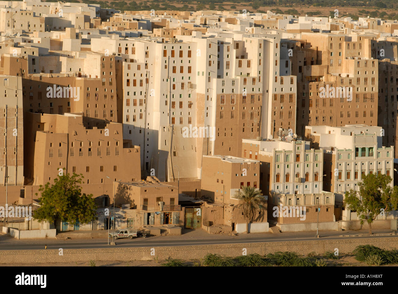 view over the old town of Shibam Wadi Hadramaut Yemen Stock Photo - Alamy