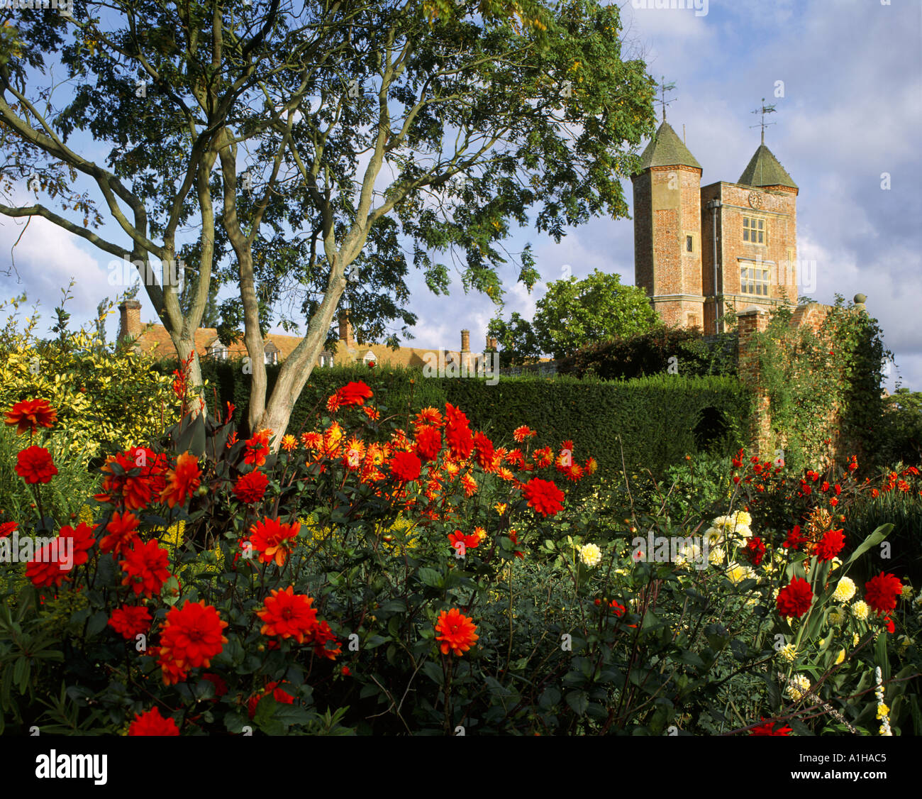 Sissinghurst castle garden hi-res stock photography and images - Alamy