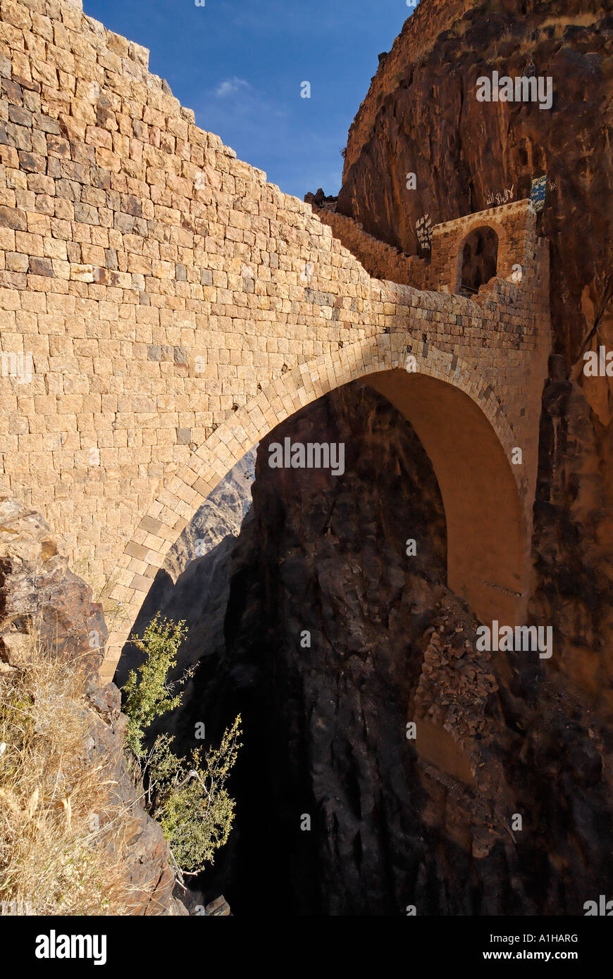 Yemen shahara bridge hi-res stock photography and images - Alamy