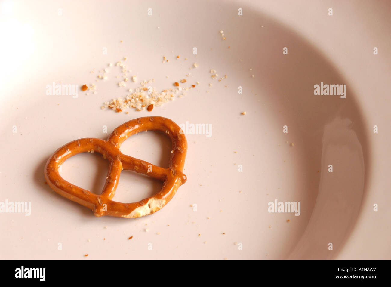 Pretzel shapes hi-res stock photography and images - Alamy