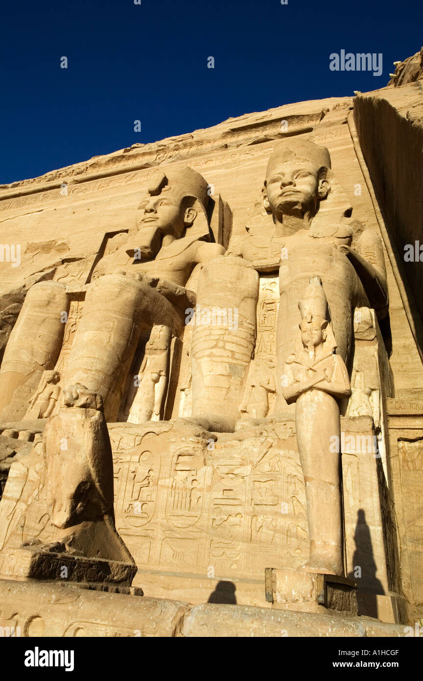 Monumental statue of ramesses ii hi-res stock photography and images ...