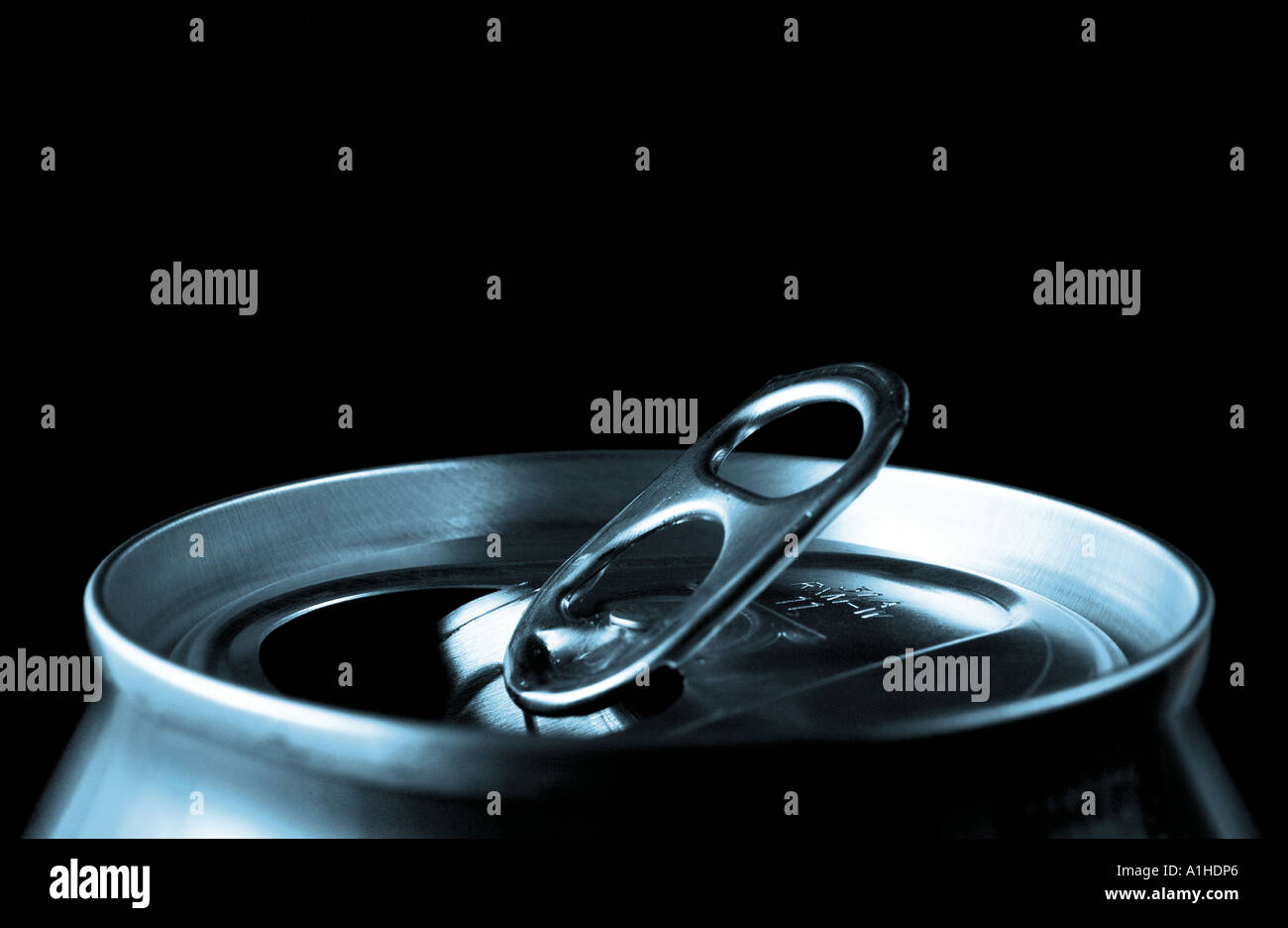 Fizzy drink can shake hi-res stock photography and images - Alamy