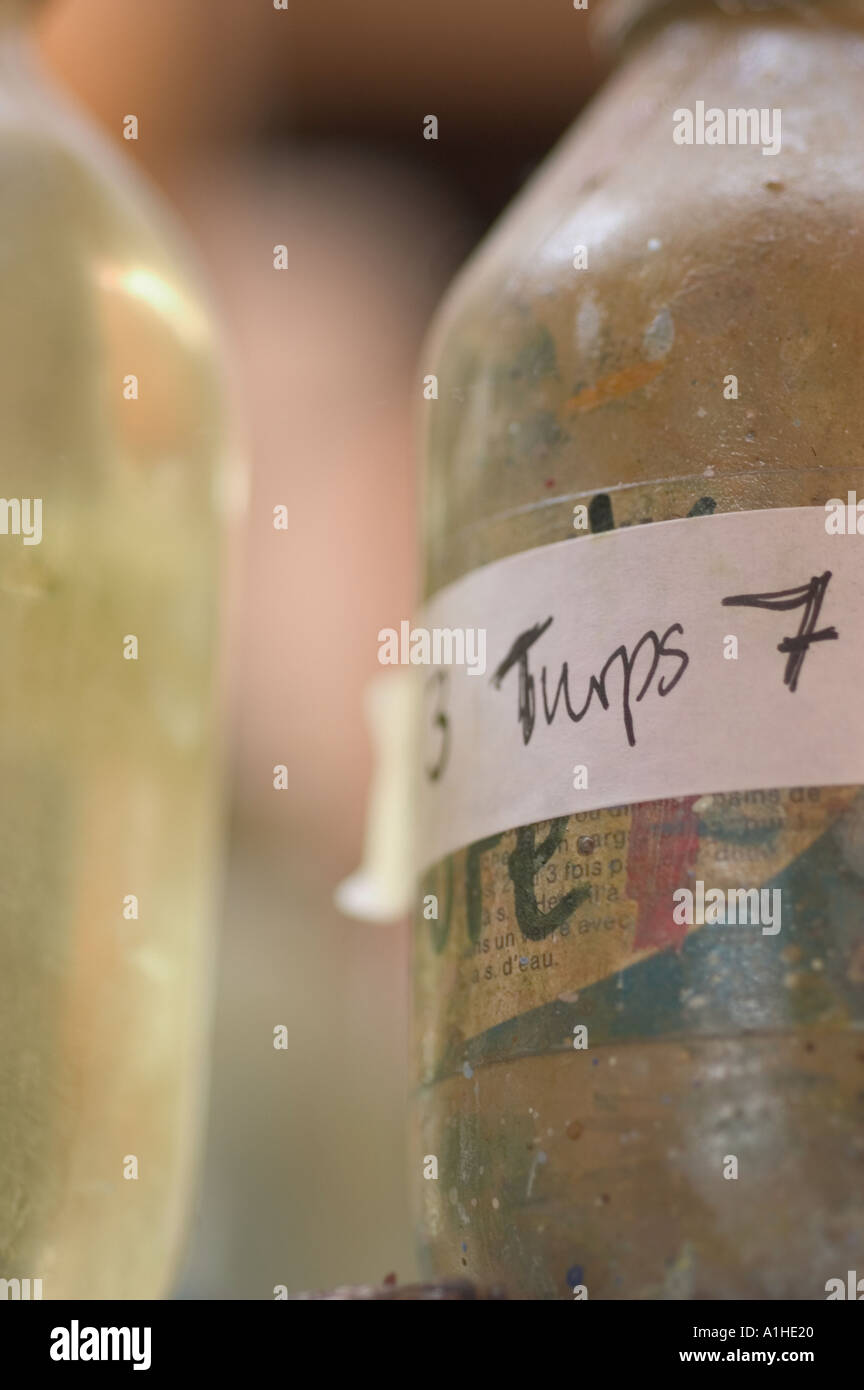 Old fashioned paint brushes hi-res stock photography and images - Alamy