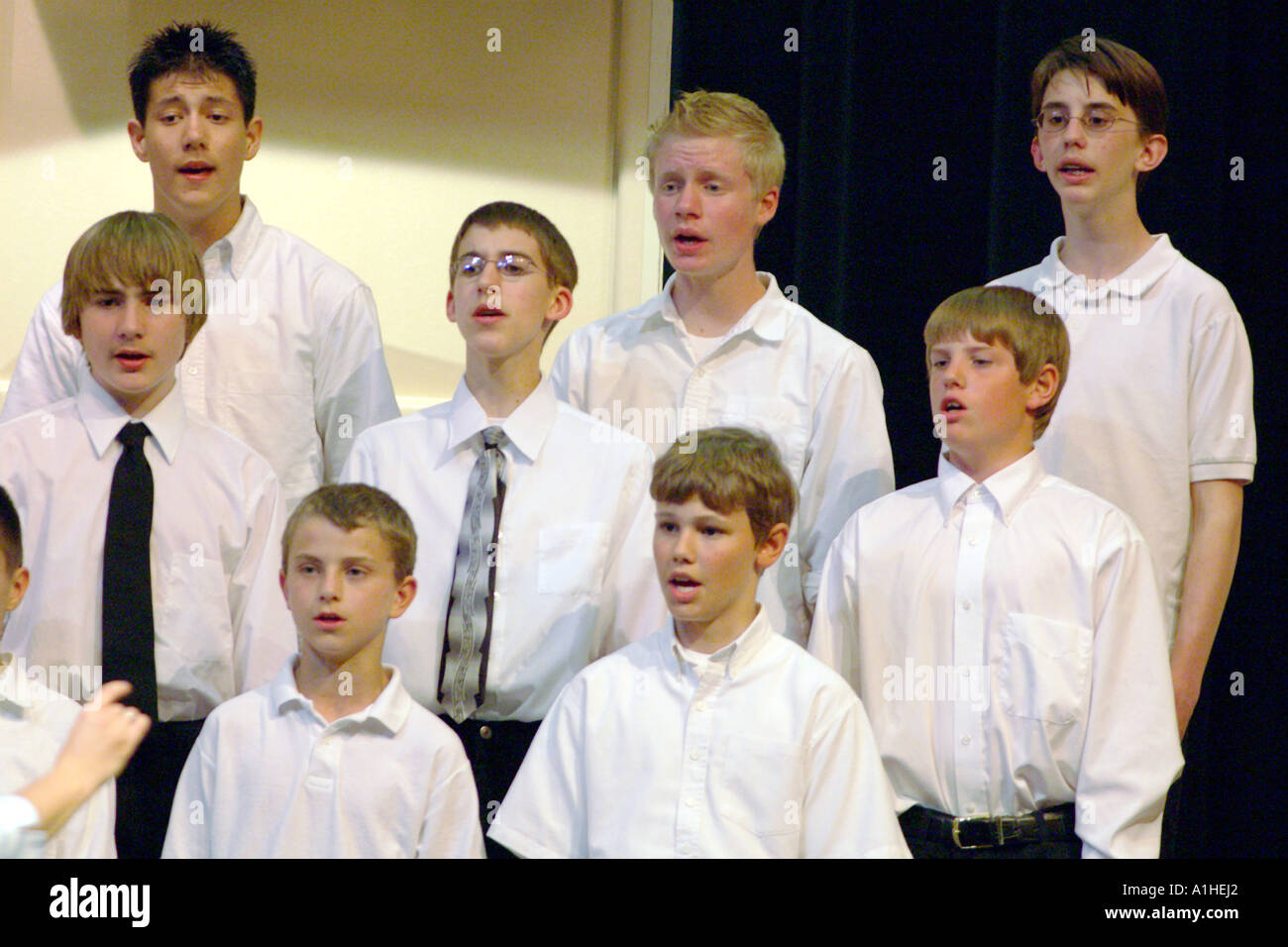 Choir boys singing hi-res stock photography and images - Alamy