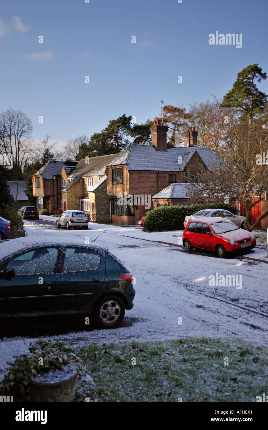 Typical street in england snow hi-res stock photography and images - Alamy