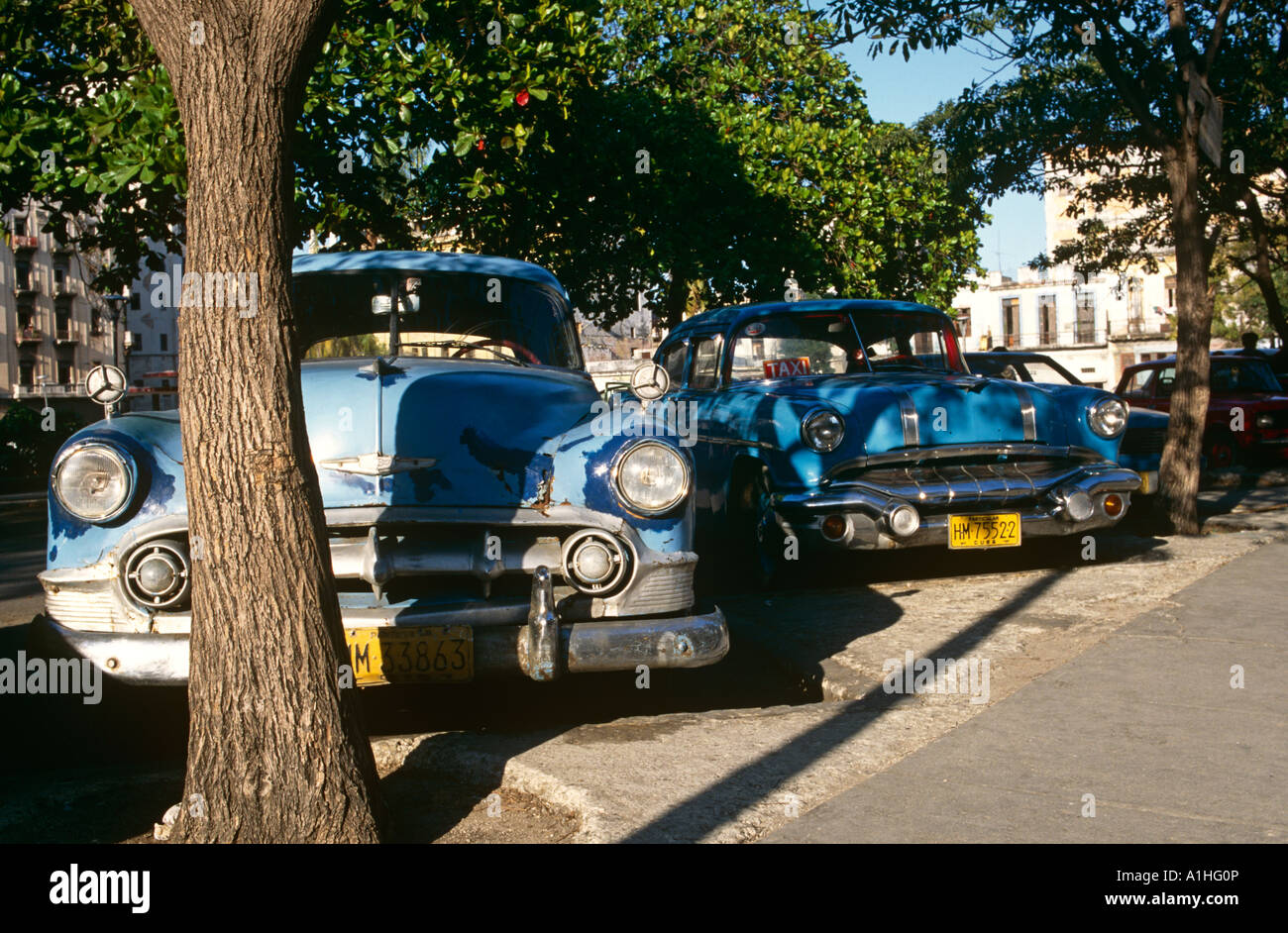 Old cadillac in cuba hi-res stock photography and images - Alamy