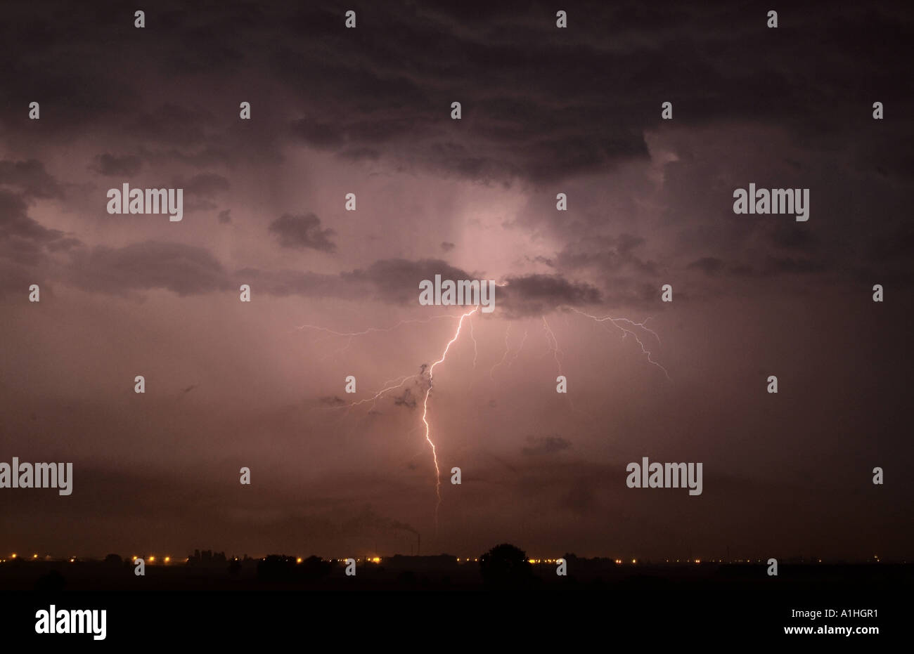 Lightning skies hi-res stock photography and images - Alamy