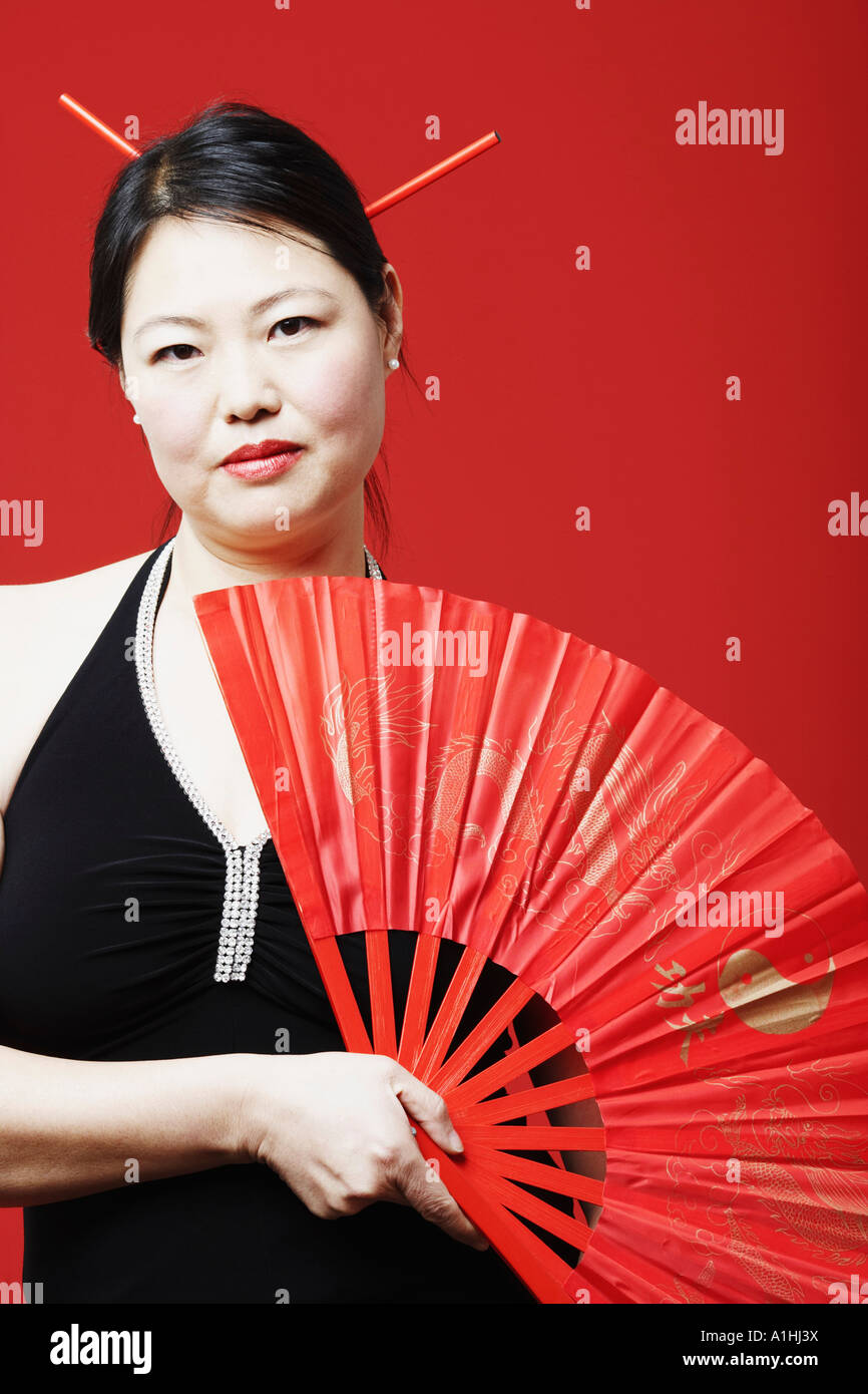 Chinese fan red lady hi-res stock photography and images - Alamy