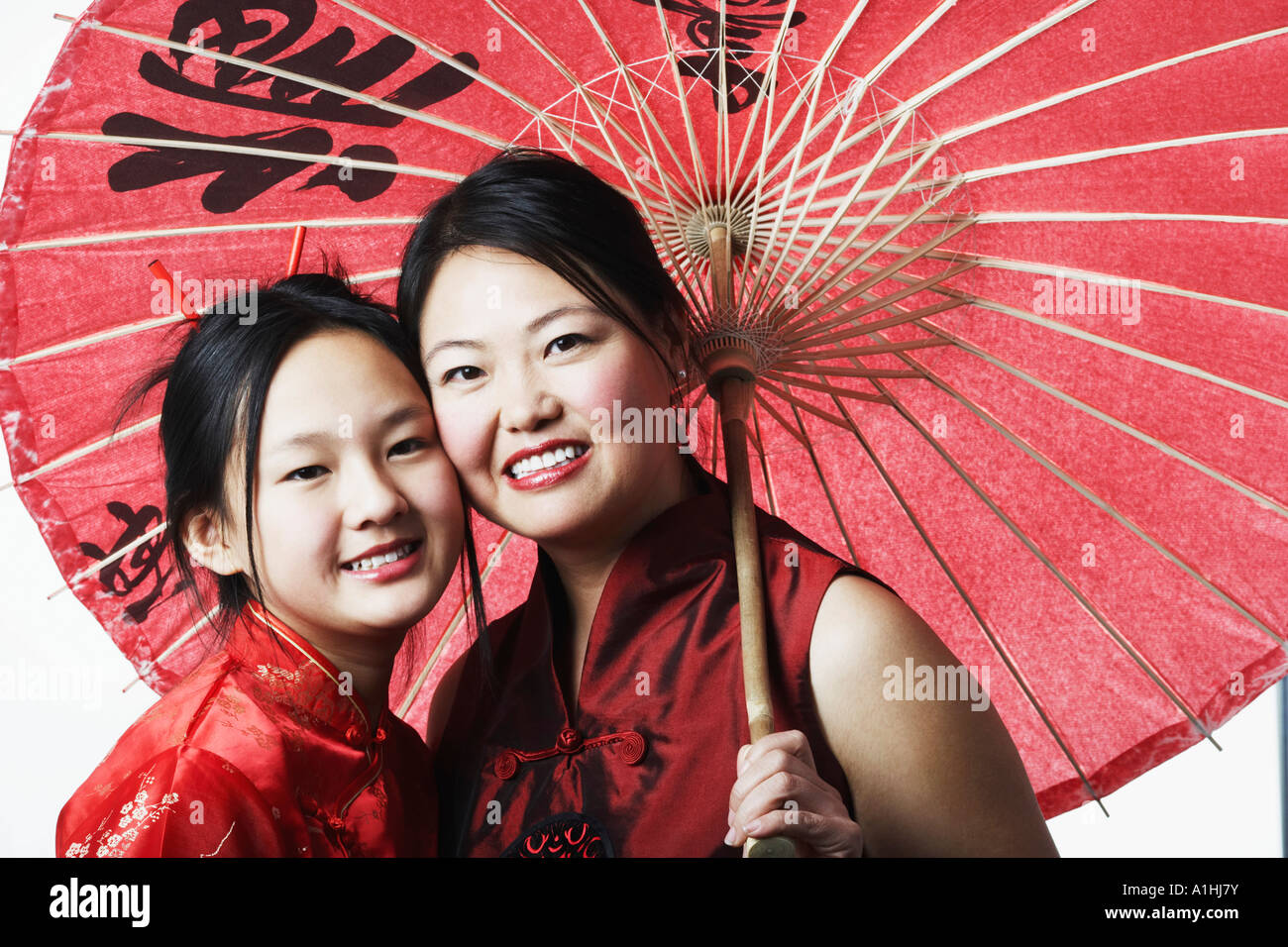 Portrait of a mother and her daughter smiling Stock Photo - Alamy