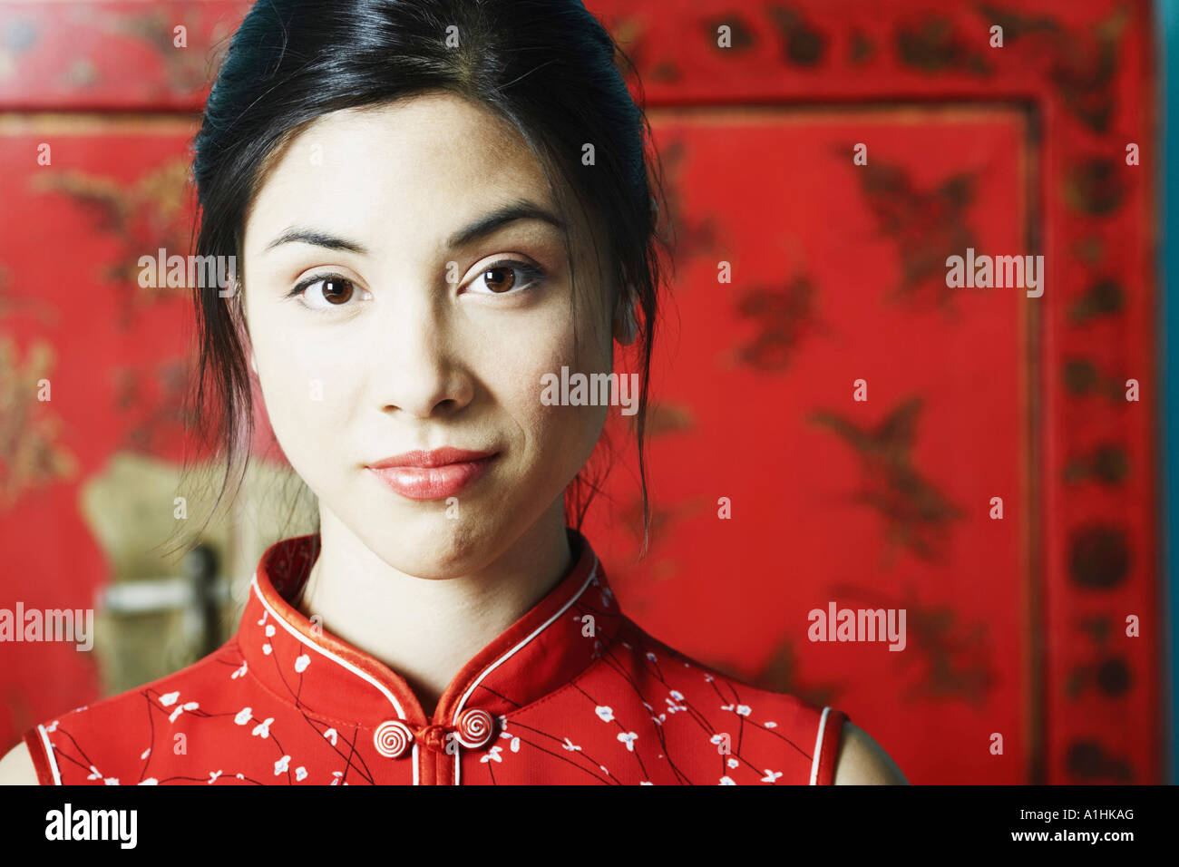 Portrait of a young woman grinning Stock Photo - Alamy