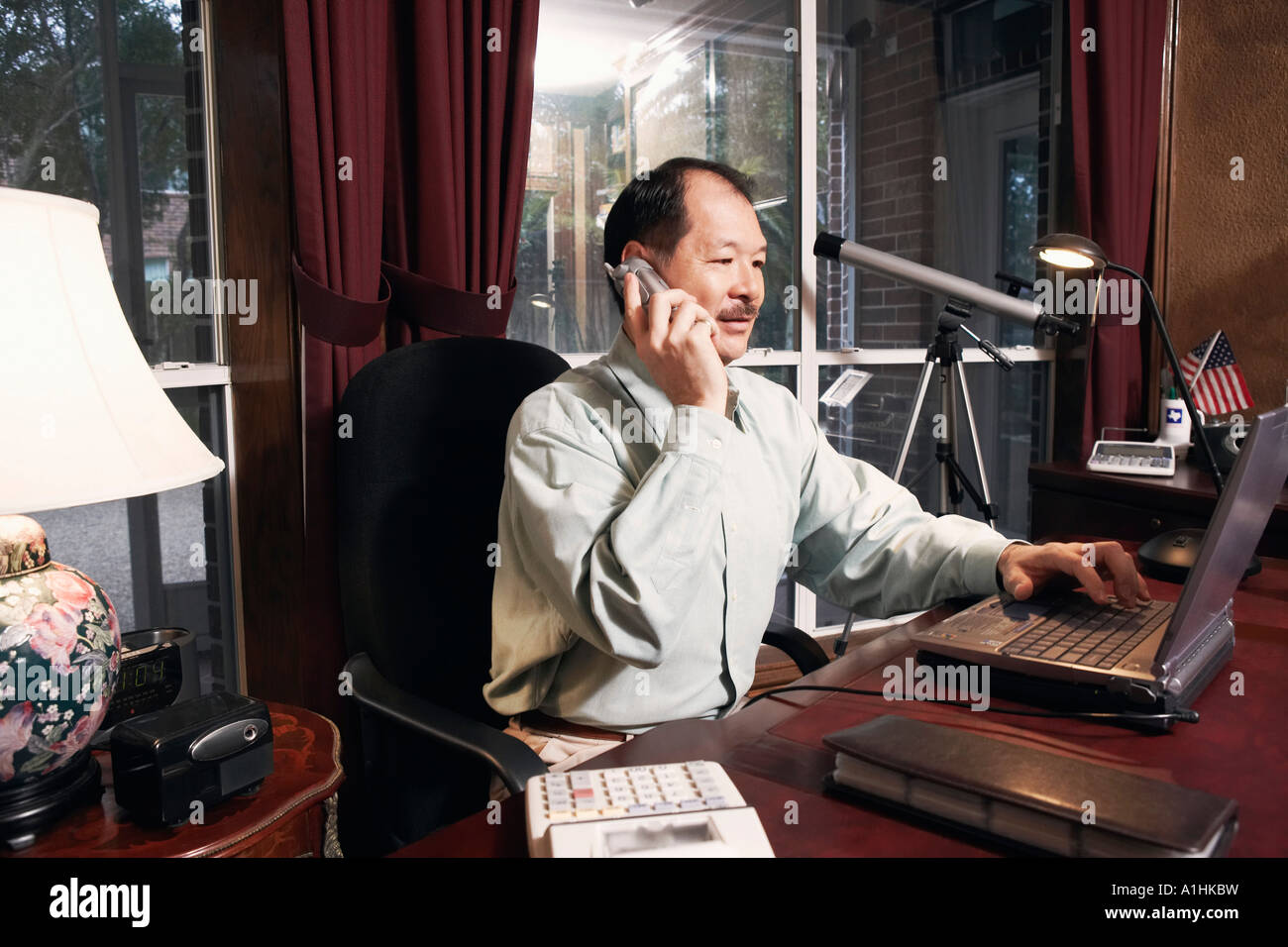 Old man cordless phone hi-res stock photography and images - Alamy