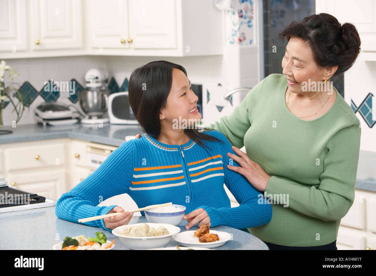 Women sitting around kitchen table hi-res stock photography and images ...