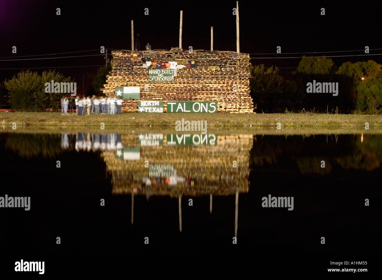 Unlit bonfire hi-res stock photography and images - Alamy